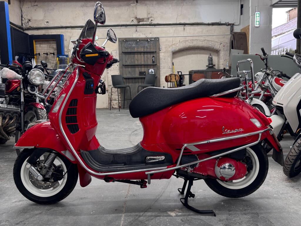Used Piaggio Vespa Gts Scooter 250 Gts Ie in Burnley, Lancashire ...