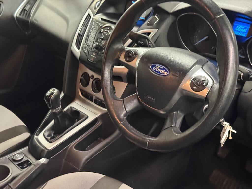 Used Ford Focus Hatchback 1.0t Ecoboost Zetec Euro 5 (S/s) 5dr in ...