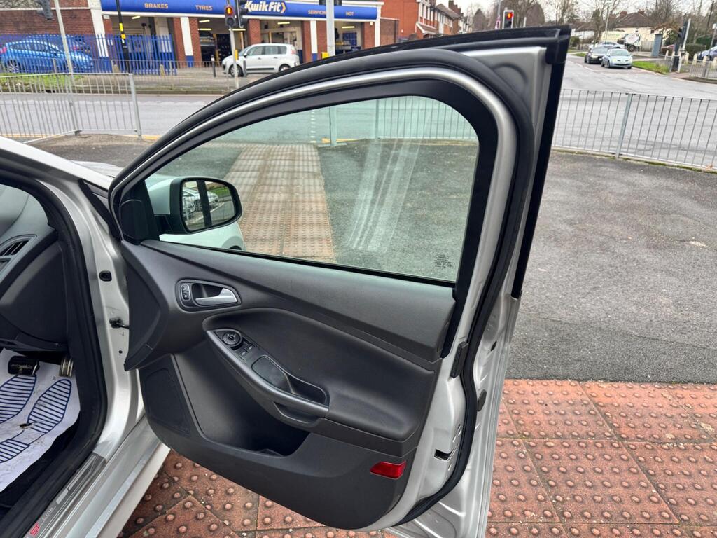 Used Ford Focus Hatchback 1.0t Ecoboost St-line Auto Euro 6 (S/s) 5dr ...