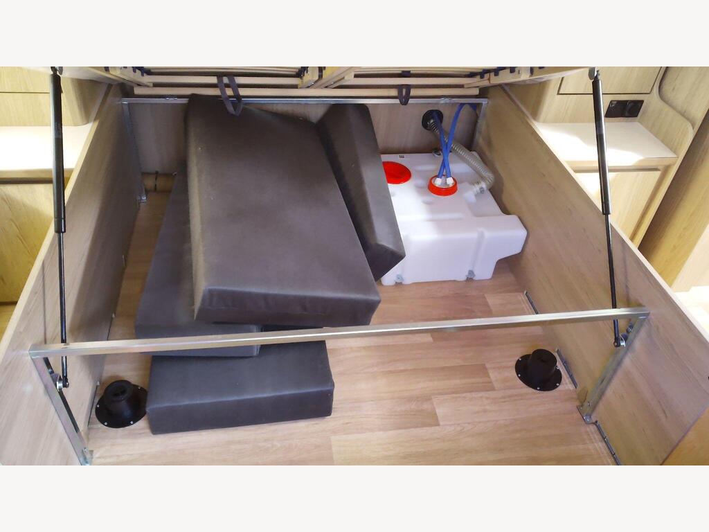 Used Lmc 685 Vip Exquisit Tourer As New 1 Owner in Leeds, Yorkshire ...