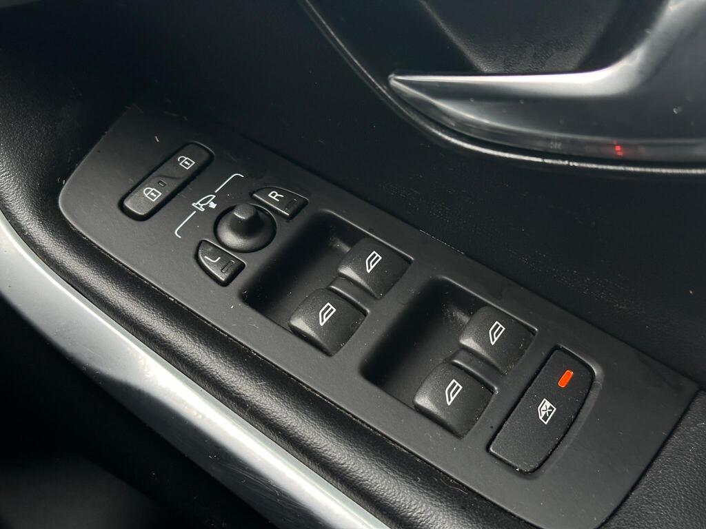Used Volvo V40 Hatchback 1.6 D2 R-design Euro 5 (S/s) 5dr in Oldham ...