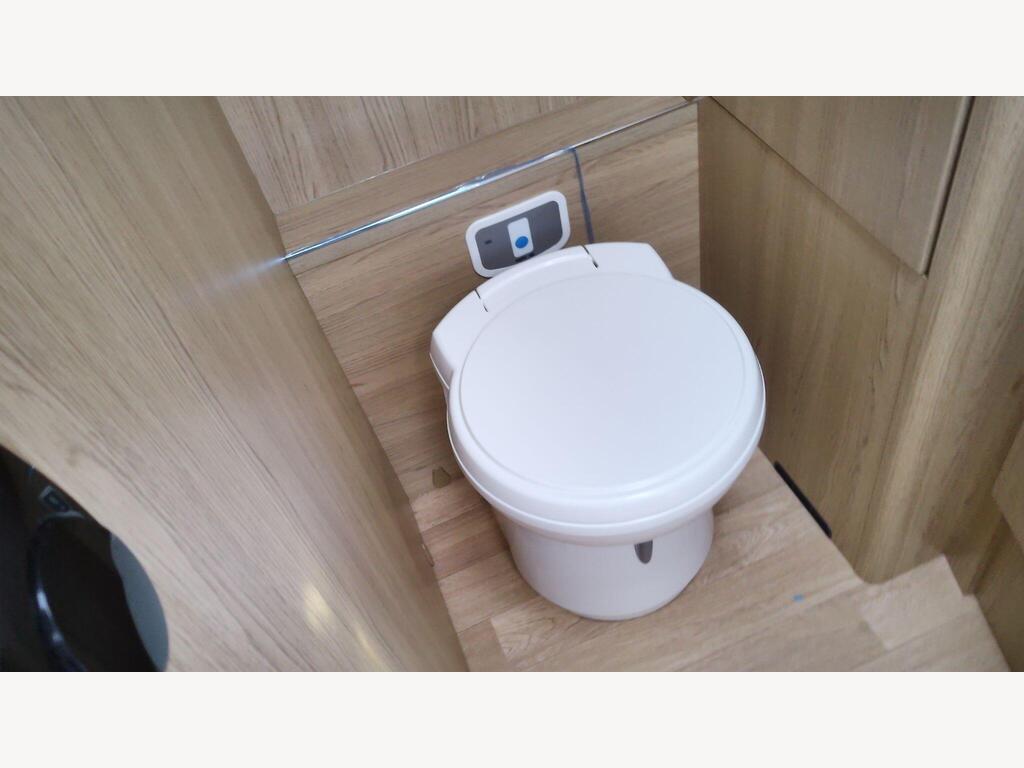 Used Lmc 685 Vip Exquisit Tourer As New 1 Owner in Leeds, Yorkshire ...