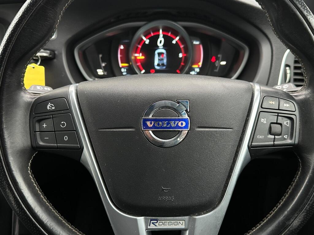 Used Volvo V40 Hatchback 1.6 D2 R-design Euro 5 (S/s) 5dr in Oldham ...