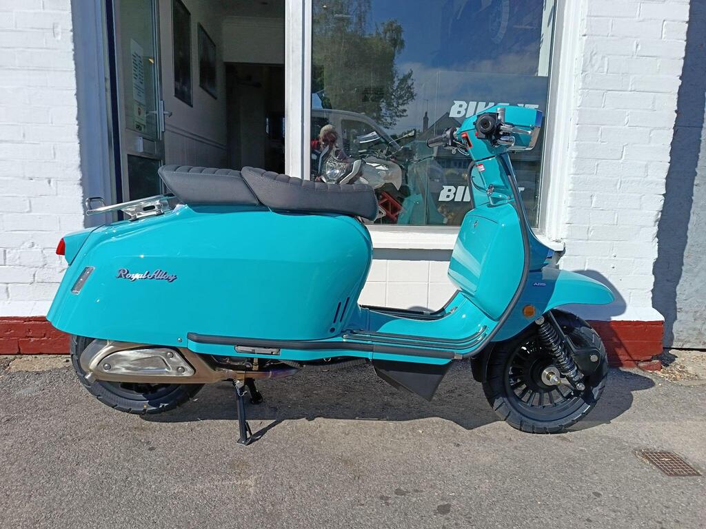 Used Royal Alloy Gp 350 Scooter 350 Mt Cvt Euro 5 in Farnborough ...