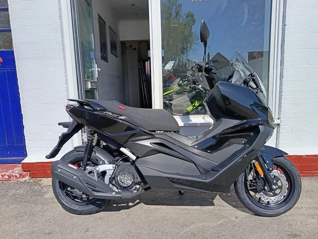 Used Lexmoto Aura 125 Scooter 125 in Farnborough, Hampshire | Msg ...