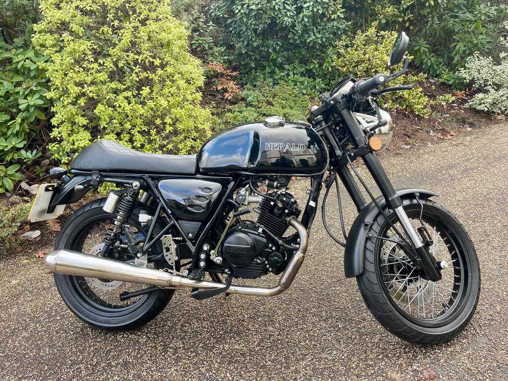 Used Herald Motor Co Cafe 125 Roadster/retro 125 Euro 5 in Hook ...