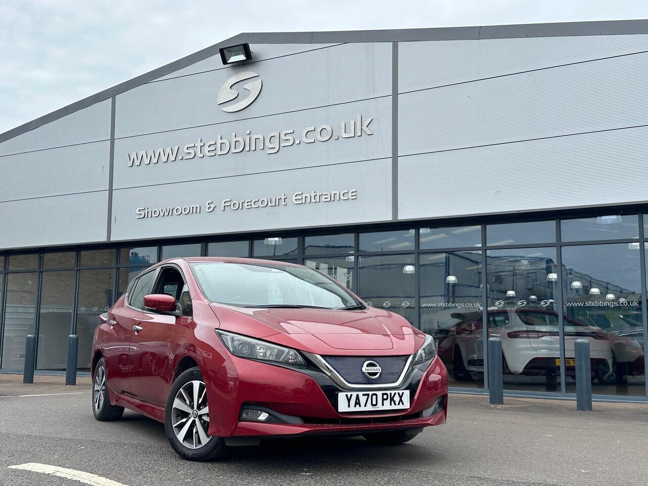 Used Nissan Leaf cars | 40kWh Acenta Auto 5dr | Red
