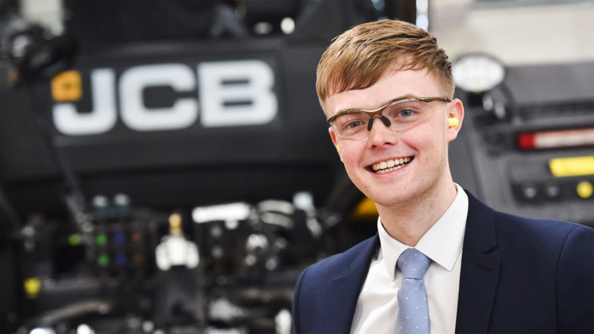 JCB Sets Record For Number Of Apprentices Graduating In 2019 | Autotrader