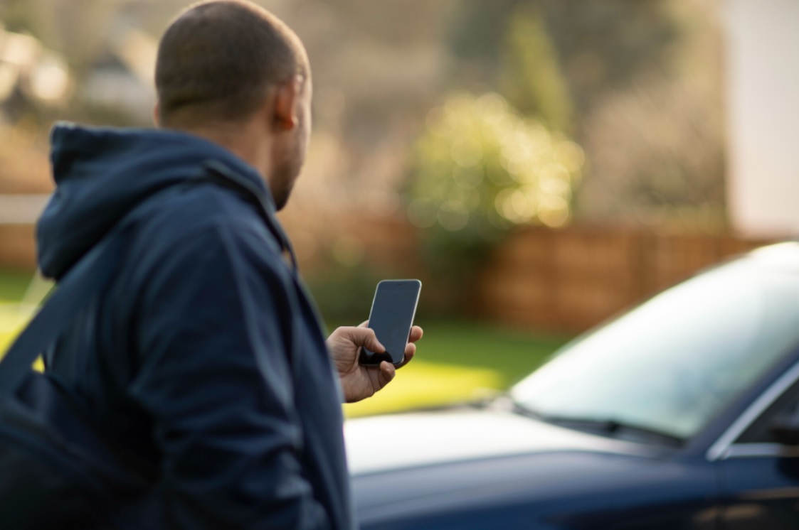 How will the interest rate rise affect car finance? | Autotrader