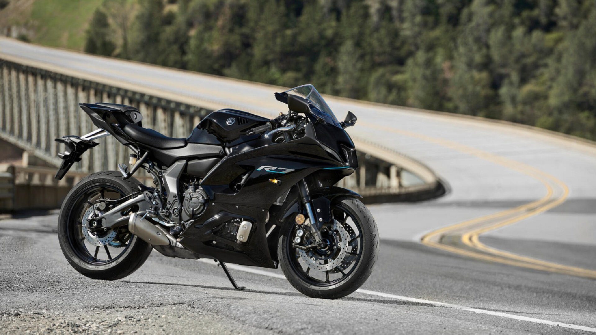 Yamaha unveils new R7 | Autotrader