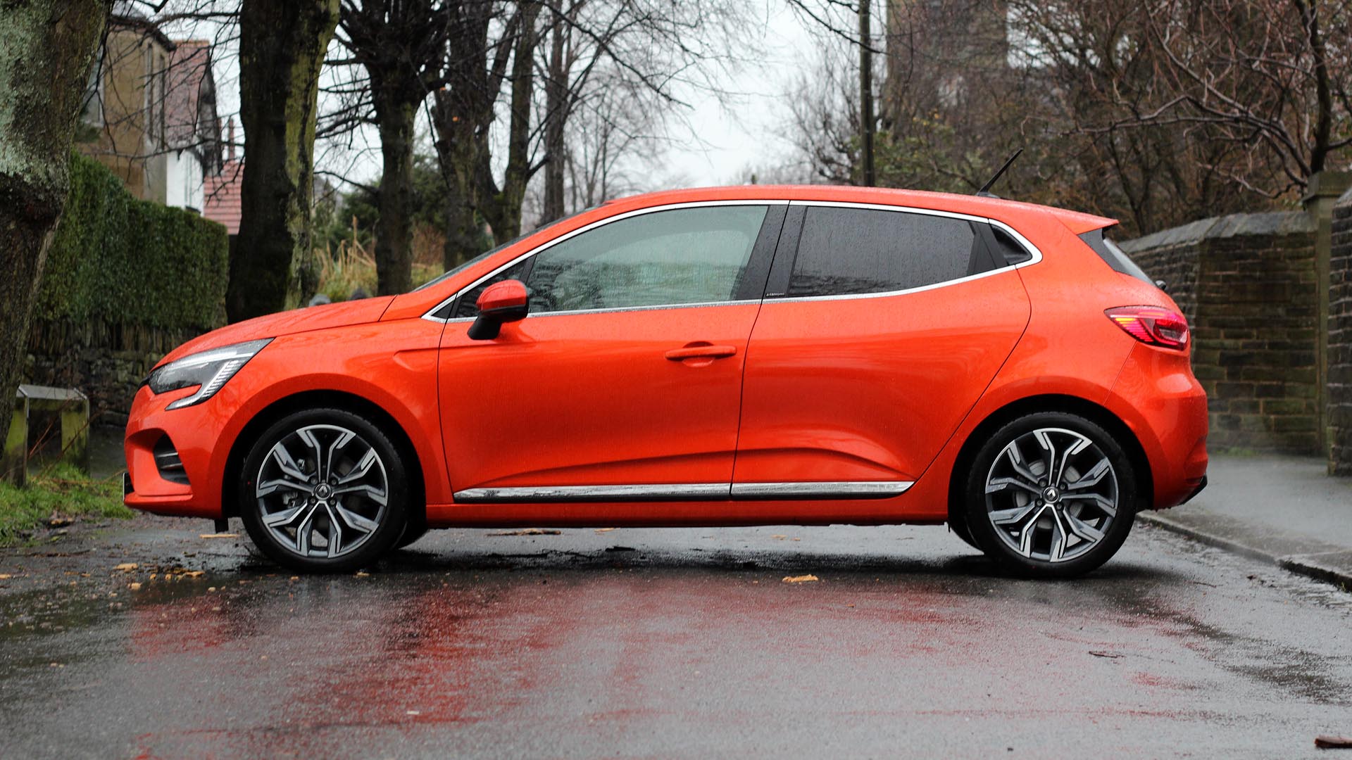 Renault Clio Review & Prices 2023 | AutoTrader UK