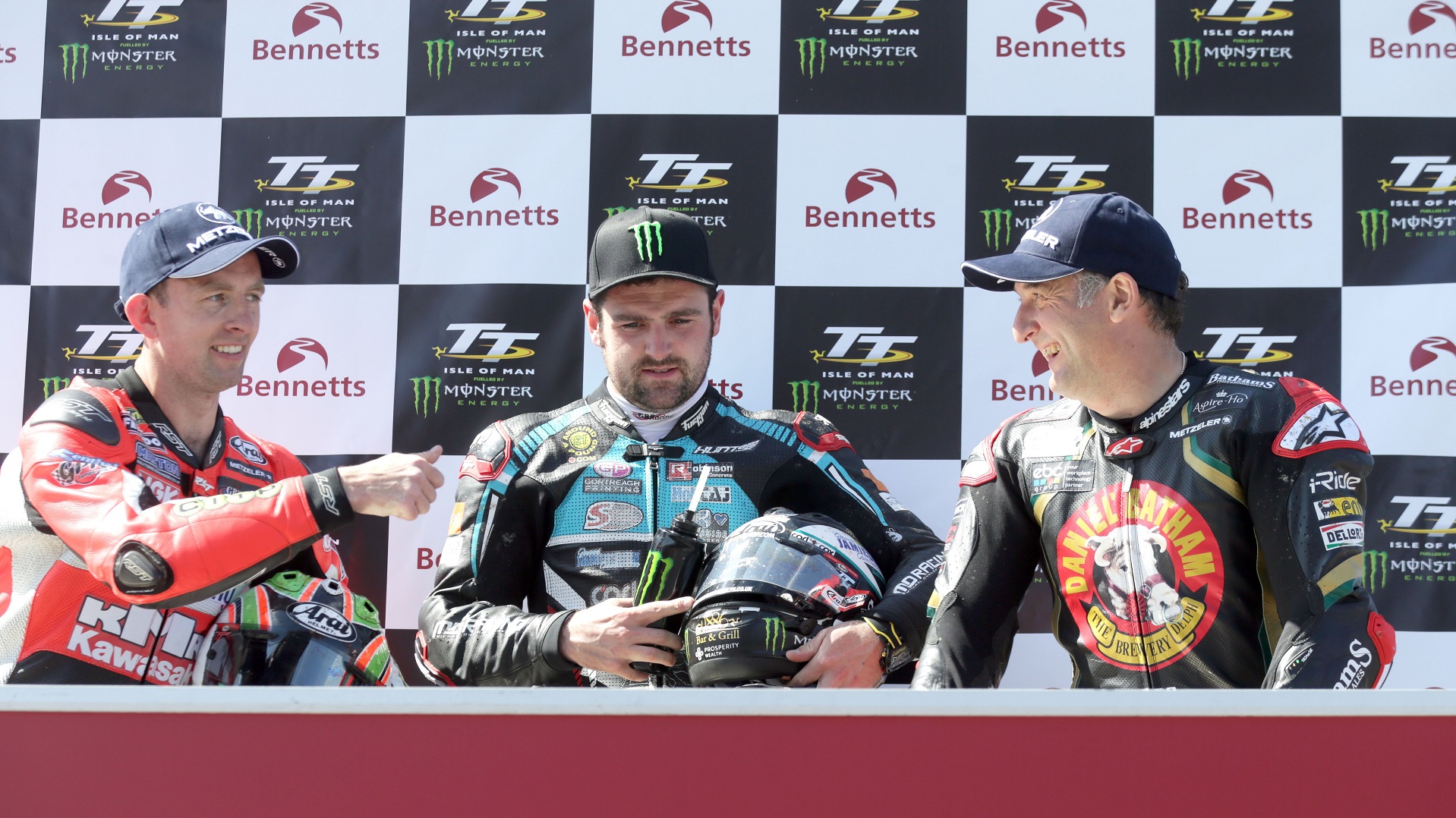 Michael Rutter wins the TT Zero | Autotrader