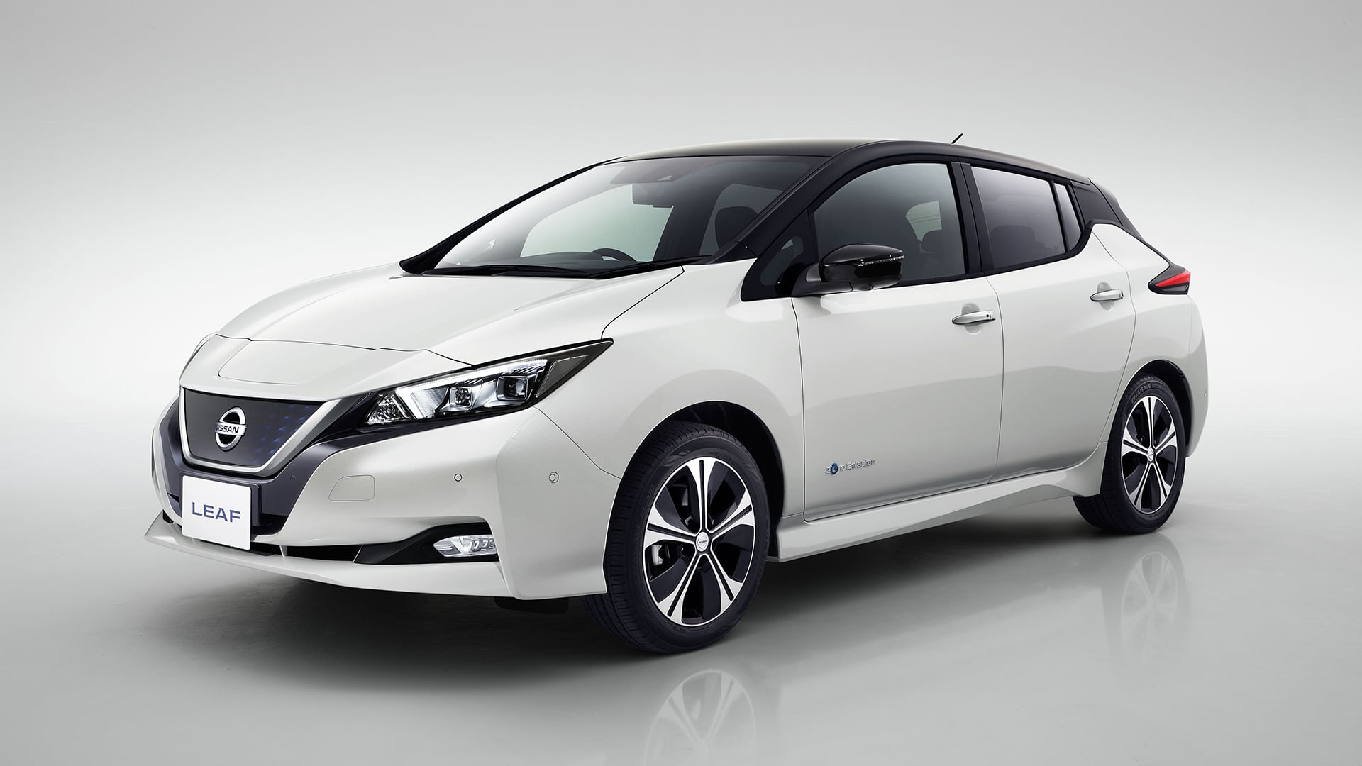 New Nissan Leaf electric car unveiled | Autotrader