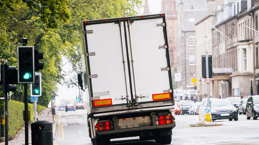 What's the Difference Between a Truck and a Lorry? | Auto Trader UK