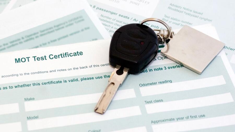 How to test drive a used car | Auto Trader UK