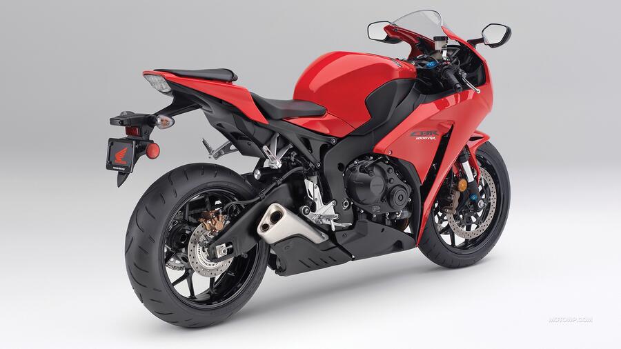 25 years of the Honda Fireblade | Auto Trader UK