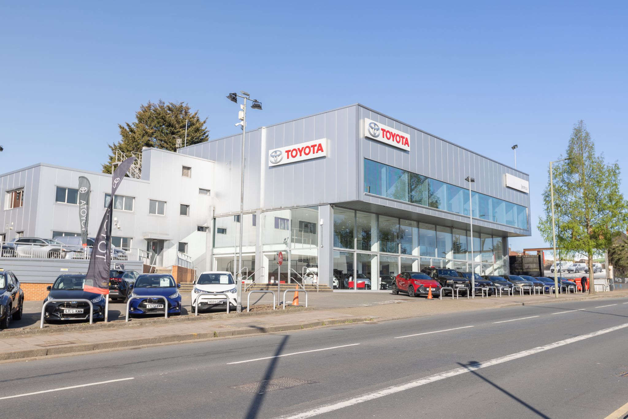 Jemca Toyota Edgware Rd | Car dealership in The Hyde | Autotrader