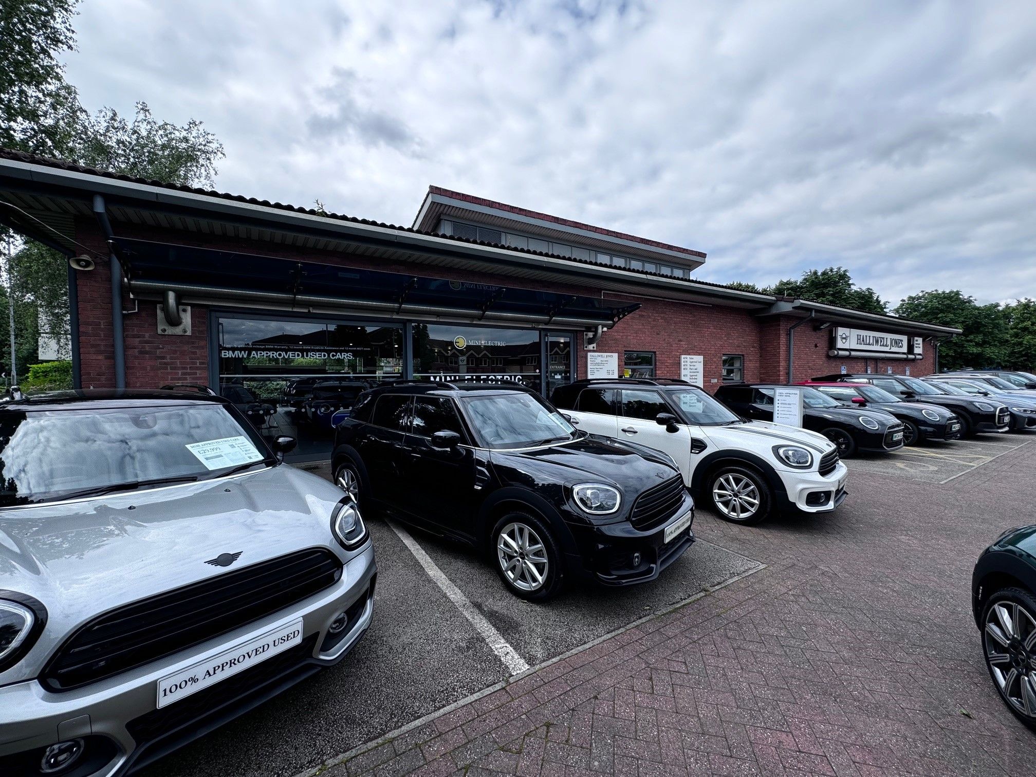 Halliwell Jones Wilmslow MINI | Car dealership in Wilmslow | AutoTrader