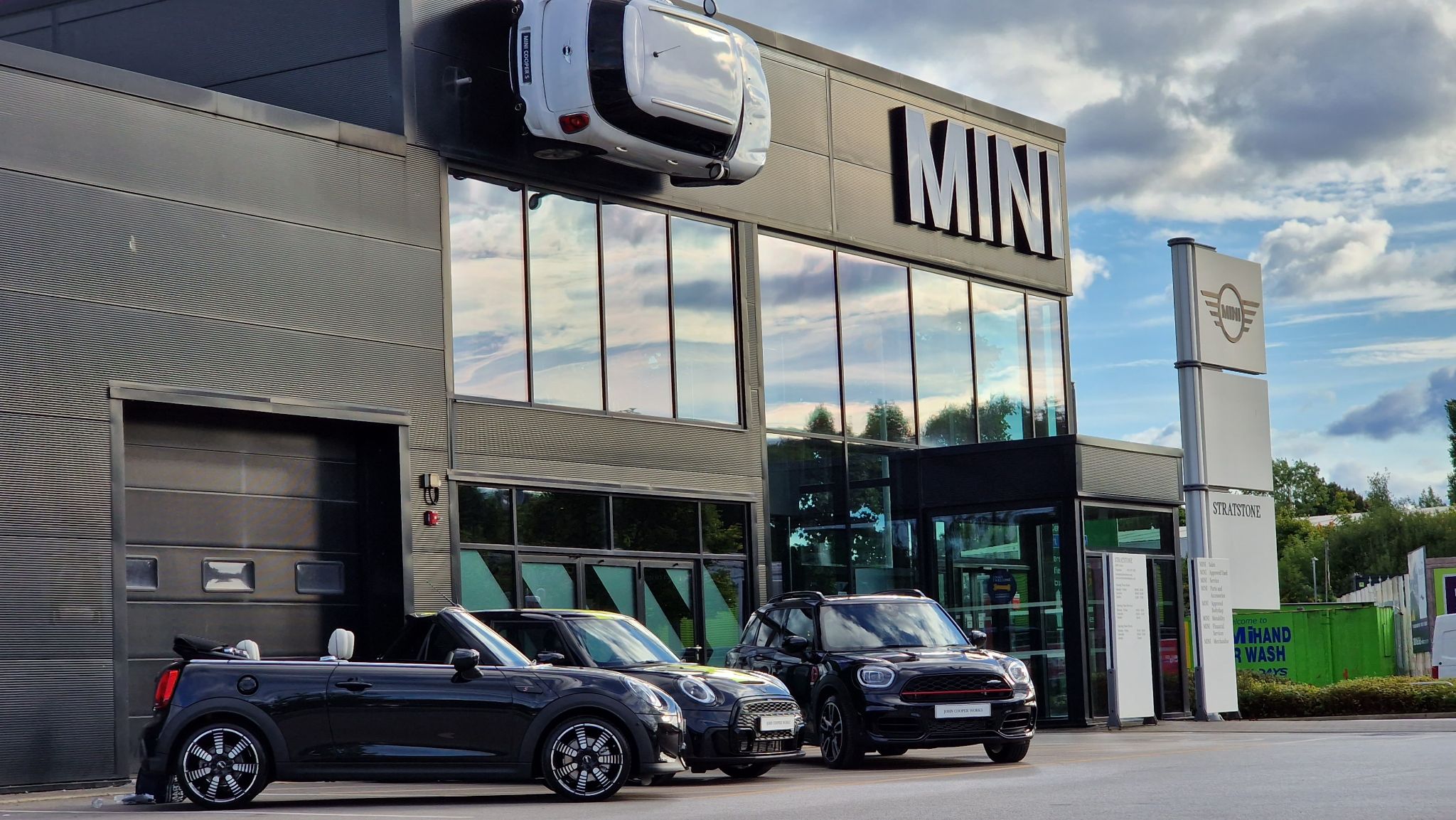 Stratstone Mini Leeds | Car dealership in Leeds | AutoTrader