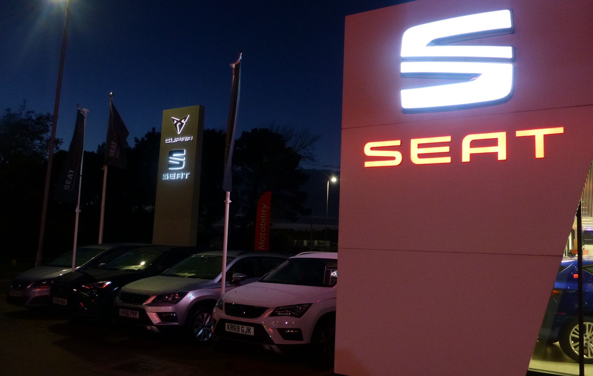 Snows SEAT Poole | Car dealership in Poole | AutoTrader