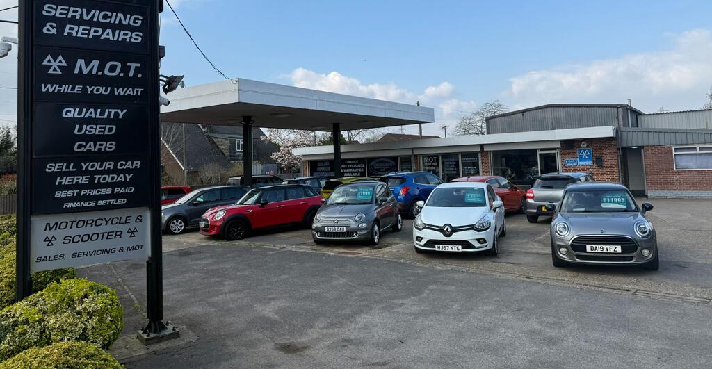 Calmore Service Station | Car dealership in Southampton | Autotrader