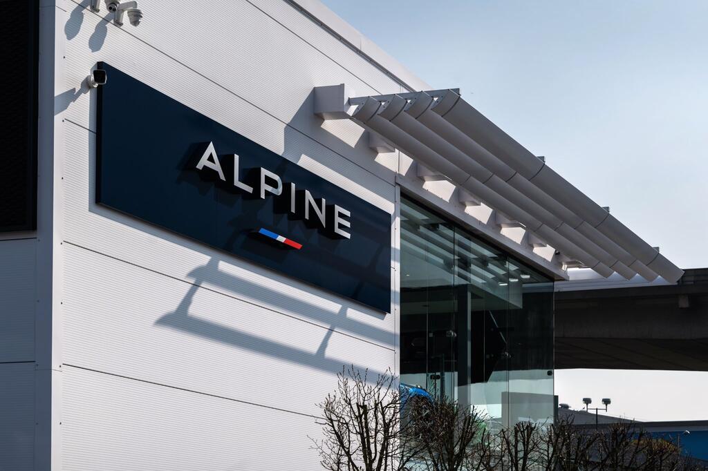 Alpine Centre London | Car dealership in Cricklewood | AutoTrader