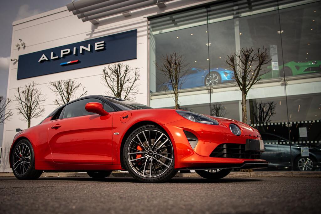 Alpine Store London | Car dealership in Brentford | AutoTrader