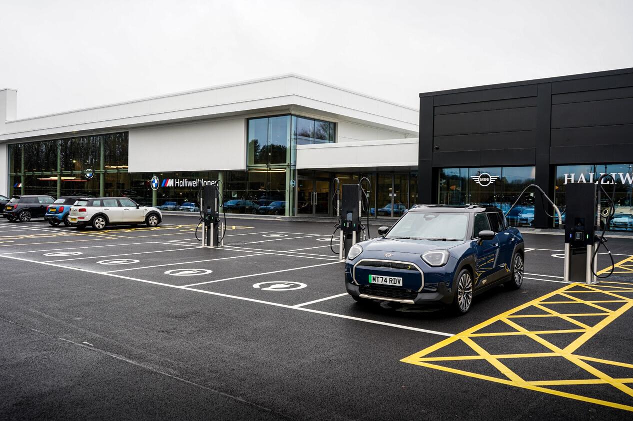 Halliwell Jones Wilmslow BMW | Car dealership in Wilmslow | Autotrader