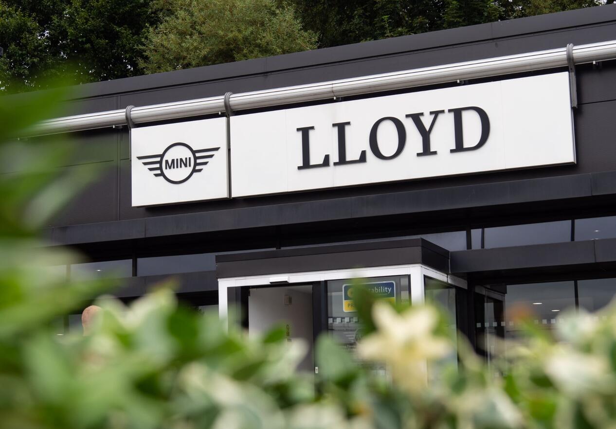 Lloyd Colne MINI | Car dealership in Colne | Autotrader