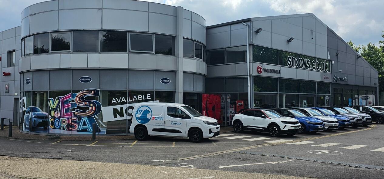Snows Van Centre Basingstoke | Van dealership in Basingstoke | Autotrader