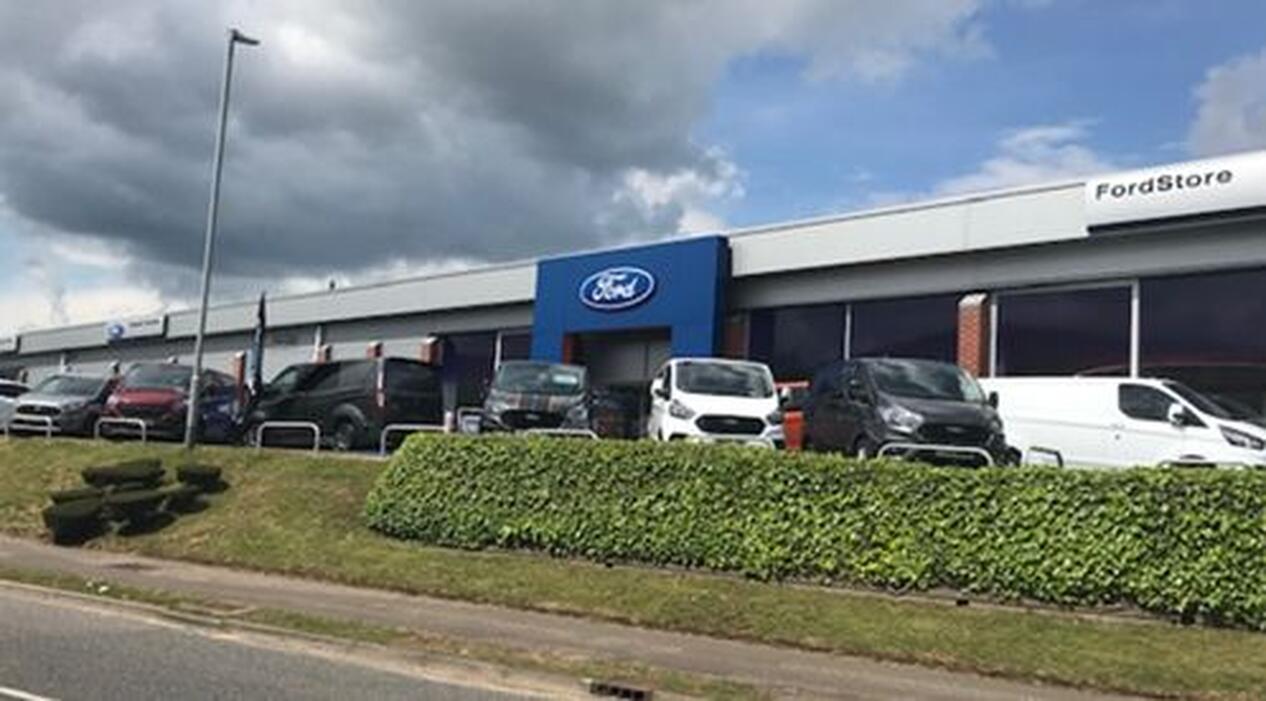 Lookers Ford Chelmsford Commercials | Van dealership in Chelmsford ...