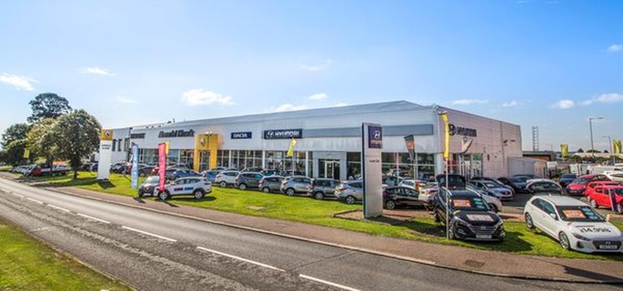 Arnold Clark Dundee Renault / Dacia / Hyundai / Vanstore | Car ...
