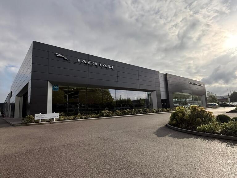 Southeast Motors Jaguar Land Rover Crawley | Car dealership in Crawley ...