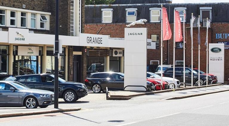Grange Land Rover Woodford | Car dealership in London | AutoTrader