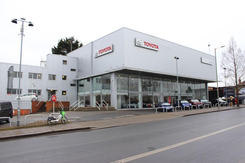 Jemca Toyota Edgware Rd | Car dealership in The Hyde | AutoTrader