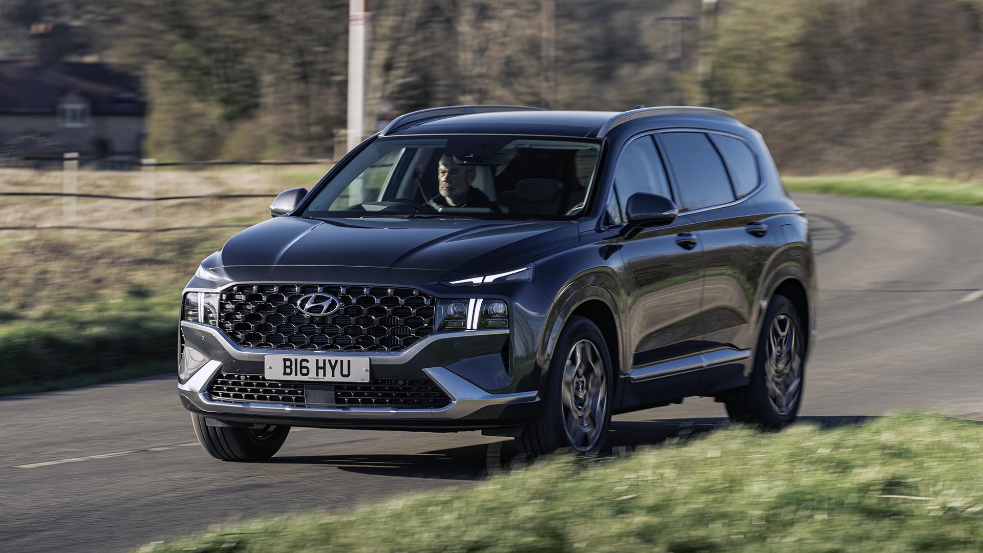 Hyundai Santa Fe (2021 - ) review | Autotrader