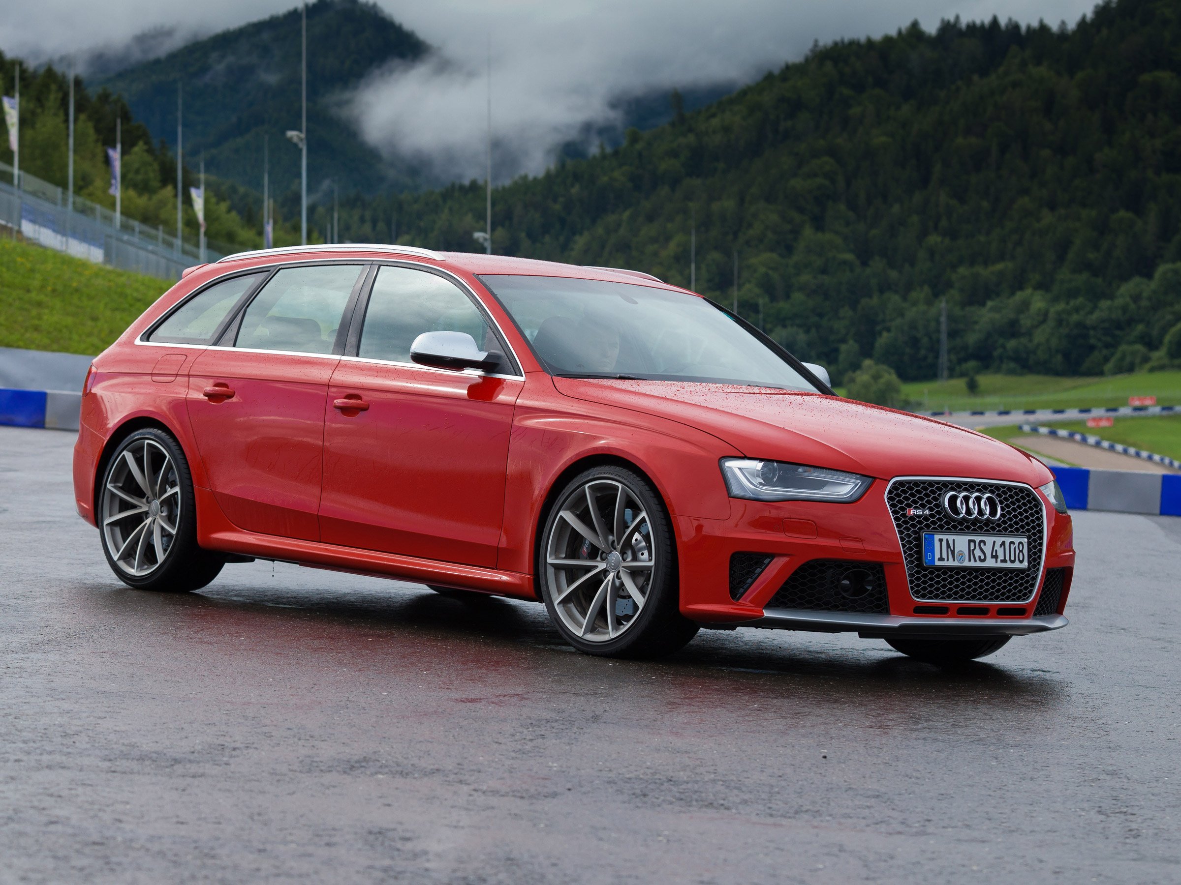 Audi RS4 Avant Estate (2012 - ) review | AutoTrader