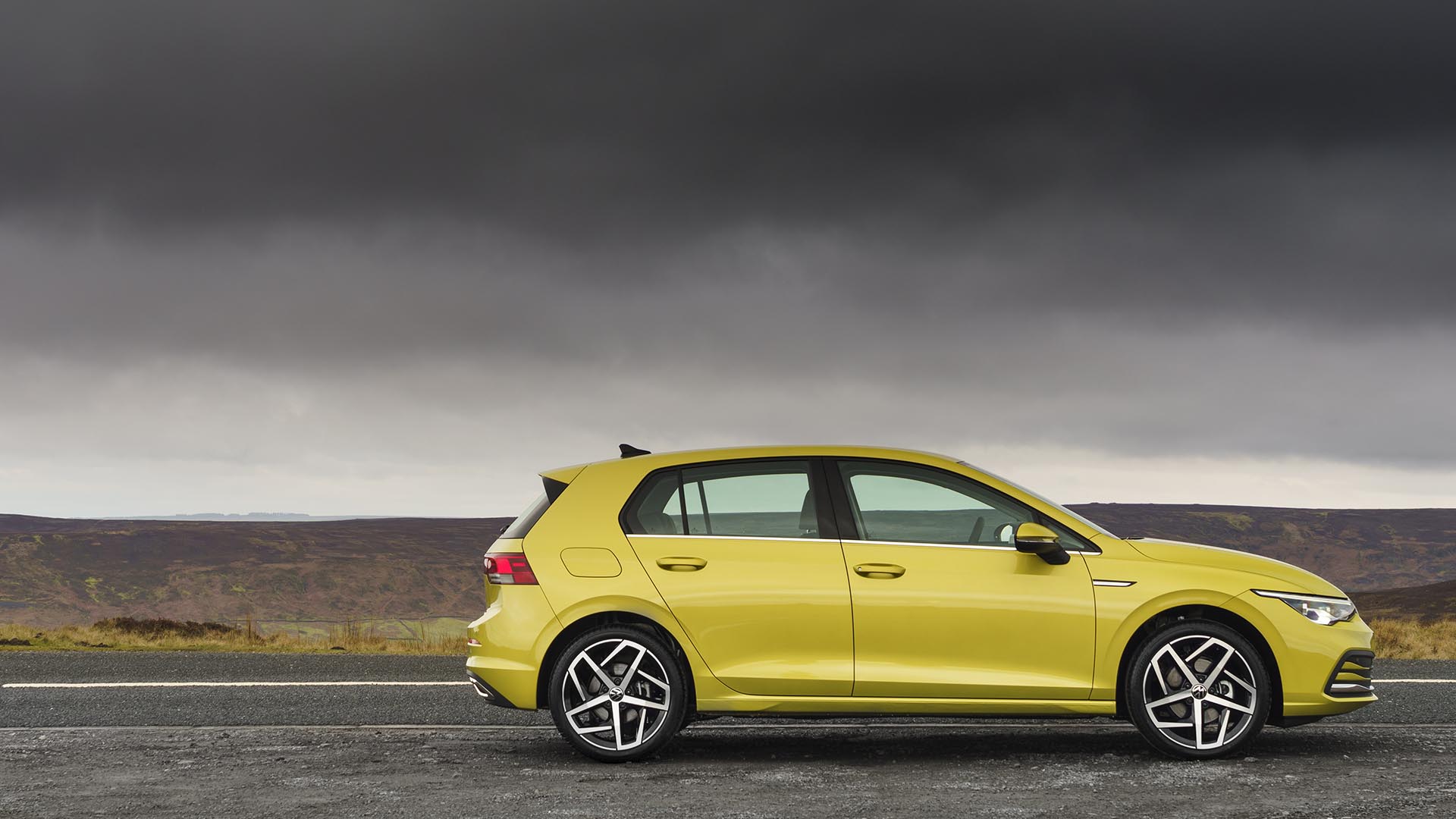 Volkswagen Golf Review & Prices 2023 | AutoTrader UK