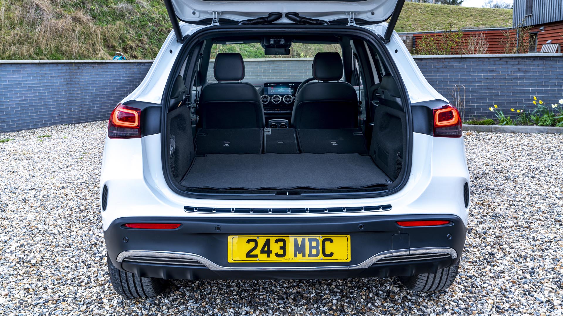 Mercedes-Benz EQA Review & Prices 2023 | AutoTrader UK