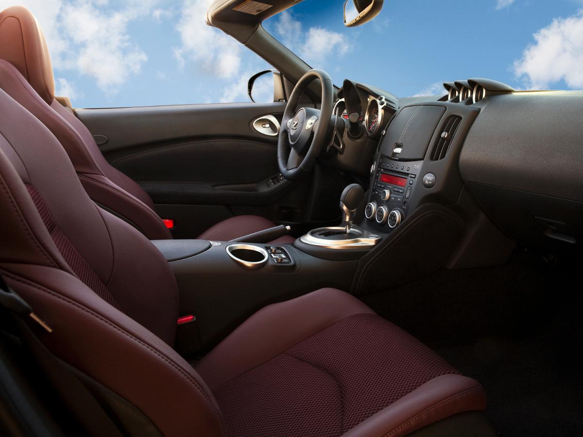 Nissan 370 Z Convertible (2010 - 2013) review | AutoTrader