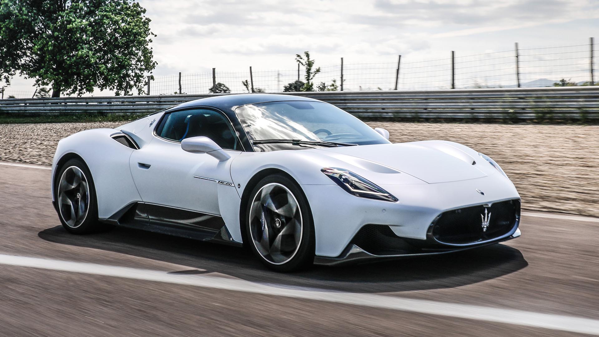 Maserati MC20 Coupe (2022 - ) review | AutoTrader