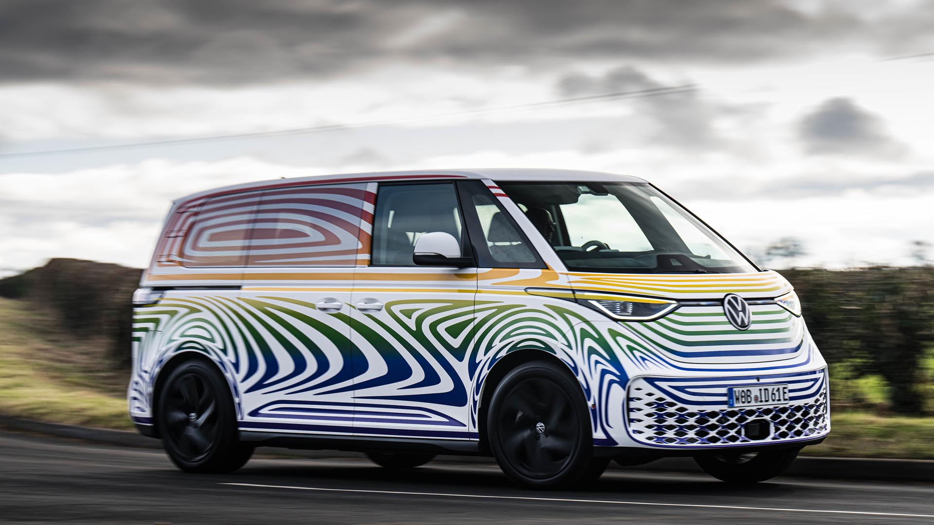 Volkswagen VW ID Buzz (2022 - ) review | AutoTrader