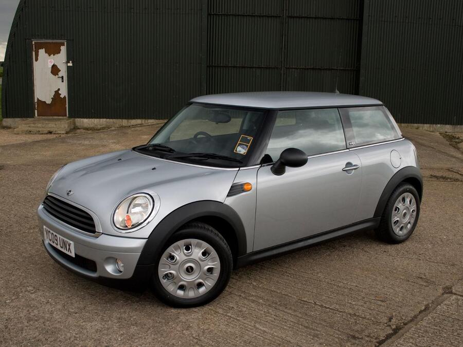 MINI Hatch First Hatchback (2010 - ) review | Auto Trader UK
