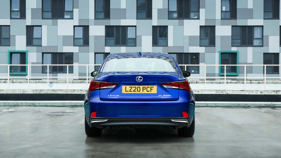 Lexus IS 300 Saloon (2016 - ) review | Auto Trader UK