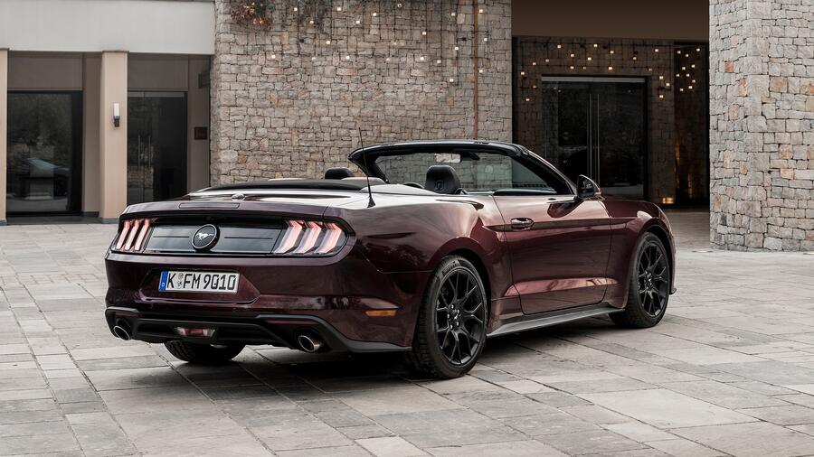 Ford Mustang Convertible (2017 - ) review | Auto Trader UK