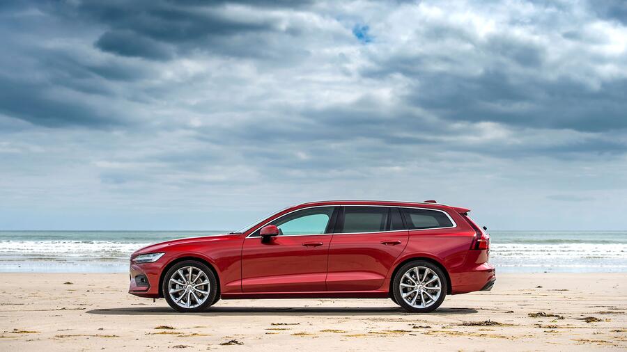 Volvo V60 estate (2018 - ) review | Auto Trader UK