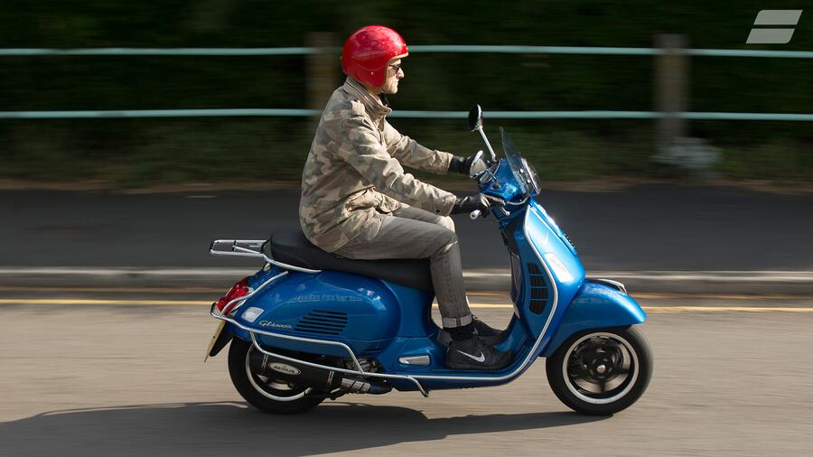 Vespa GTS 300 Super Scooter (2014 - ) review | Auto Trader UK