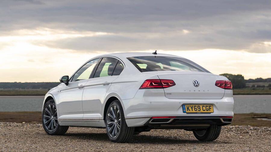 Volkswagen Passat Saloon (2019 - ) review | Auto Trader UK