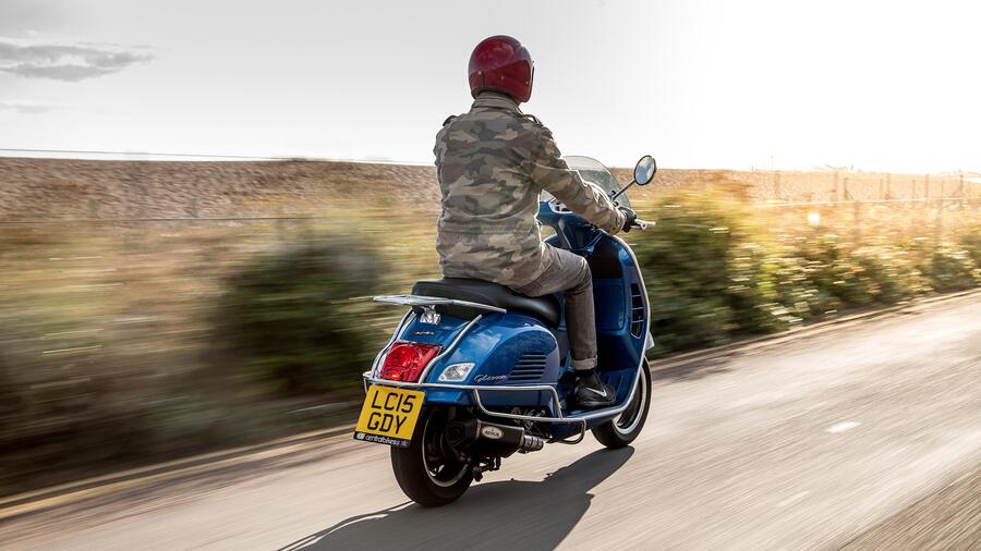 Vespa GTS 300 Super Scooter (2014 - ) review | Auto Trader UK