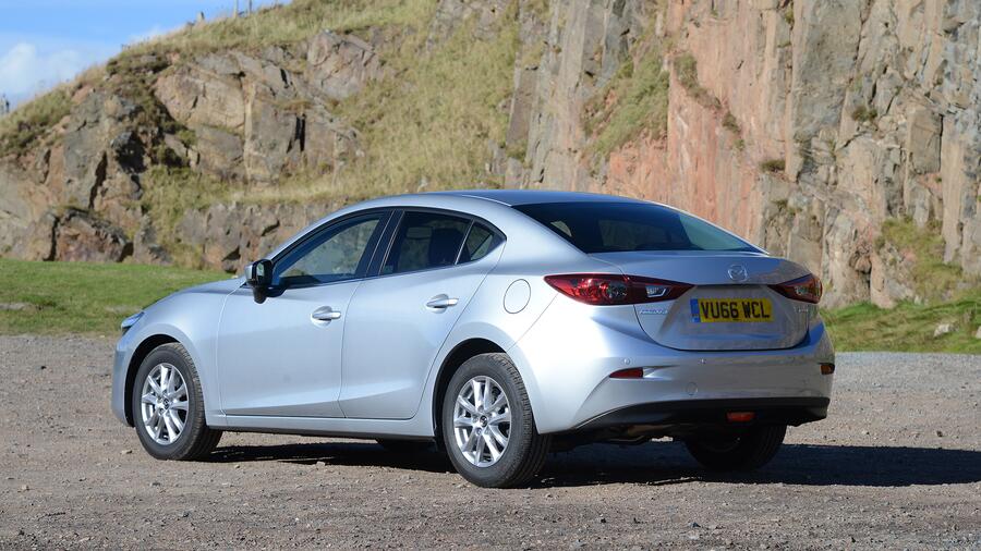 Mazda 3 Fastback saloon (2016 - ) review | Auto Trader UK